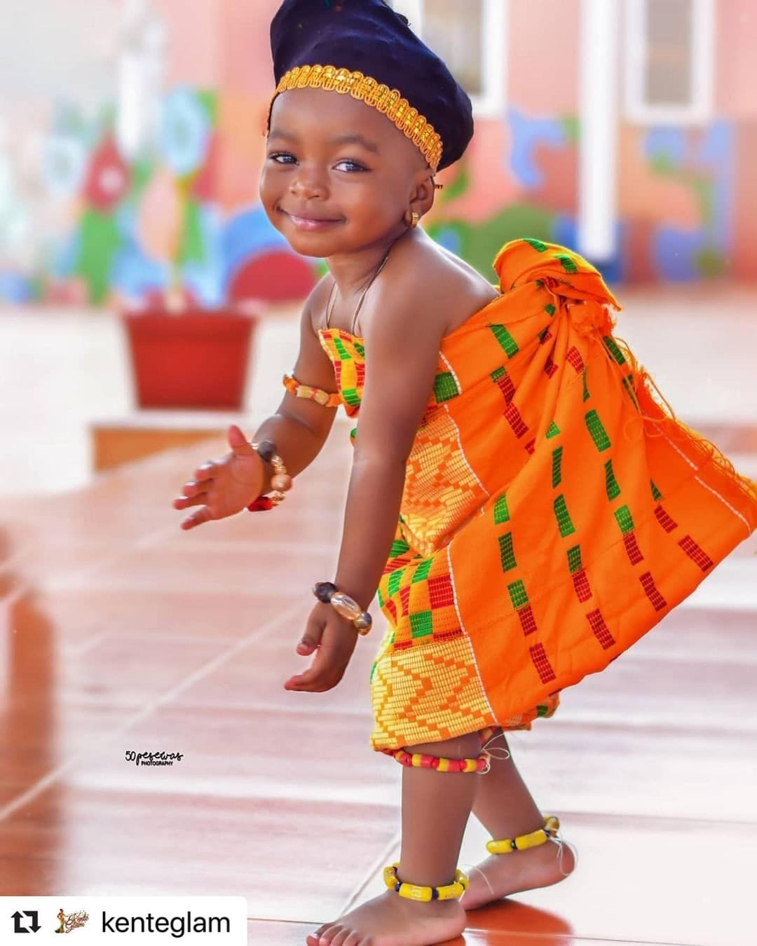 Kente Cloth: A Symbolic Thread in Kwanzaa Celebrations l Obrempong Home ...